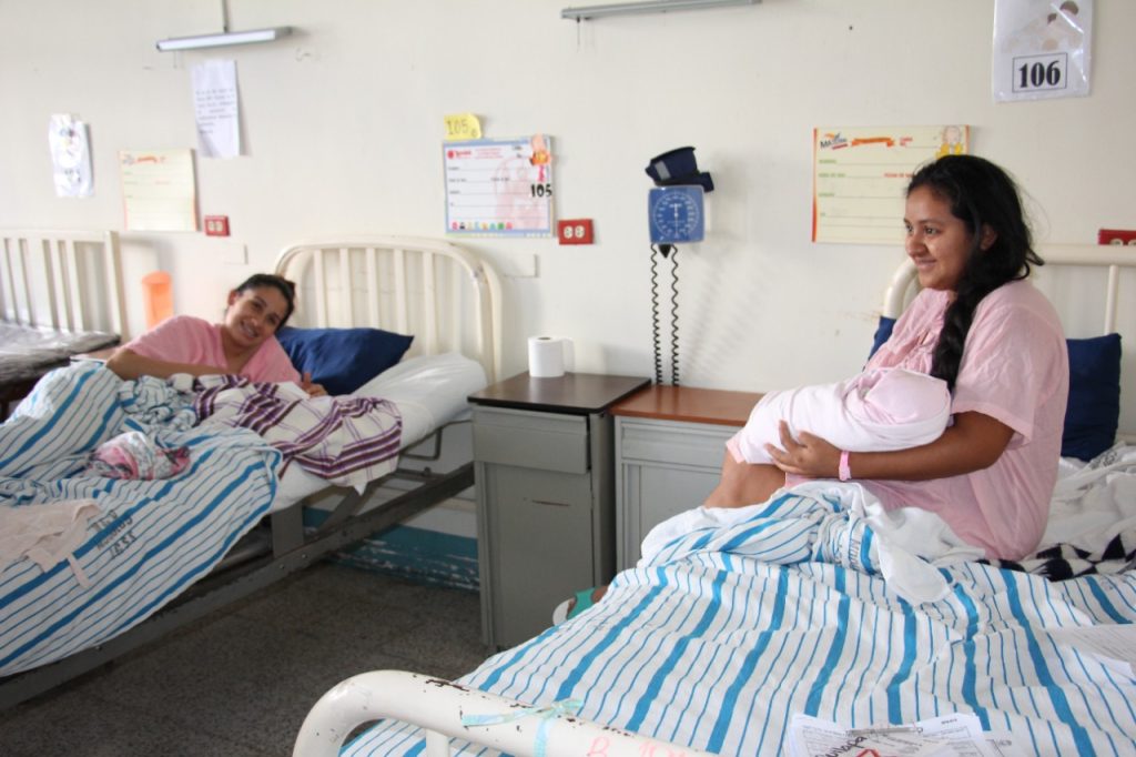 El IGSS atendió más de diez mil partos en el Hospital de Pamplona ...