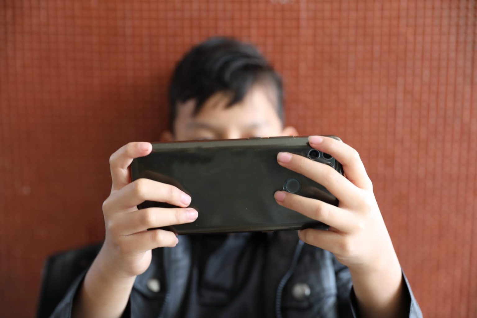 Proteja a sus hijos de los daños derivados del uso excesivo del celular ...