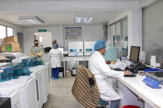 El IGSS felicita a sus químicos biólogos en su día - Noticias IGSS