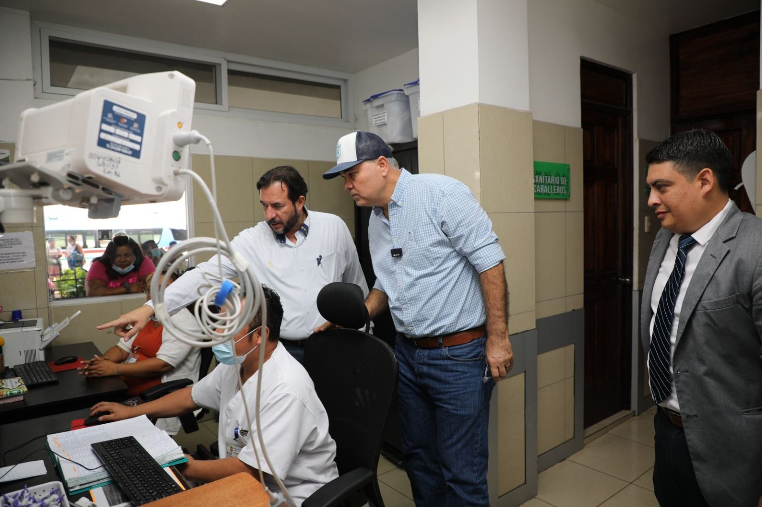 Autoridades del IGSS fortalecen los servicios del Hospital ...